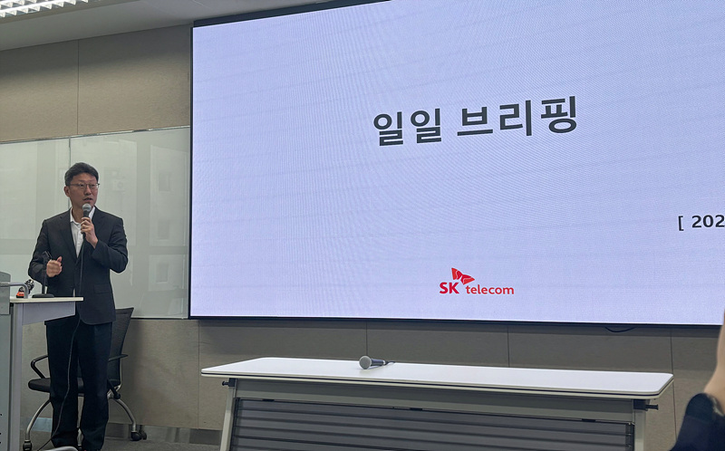 SKT, 20일께 유심교체 완료 예상…"영업재개 논의중"